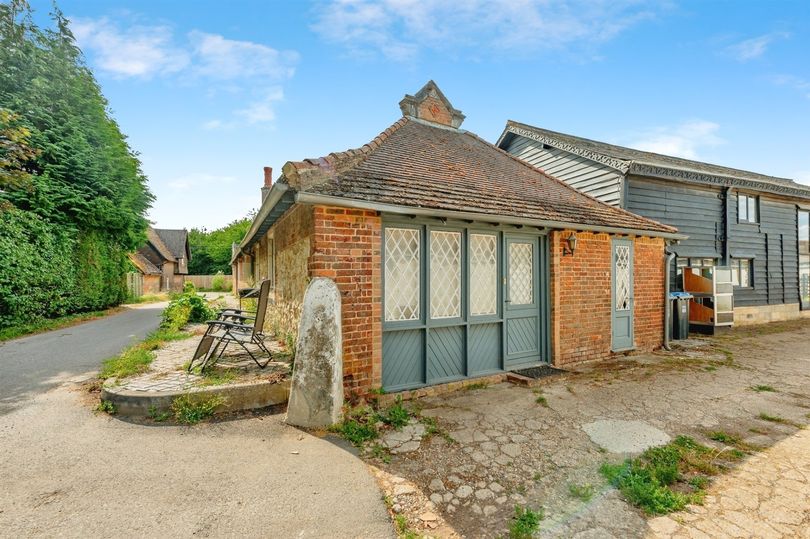 Estate agent says house with 'interesting' secret room has 'real ...