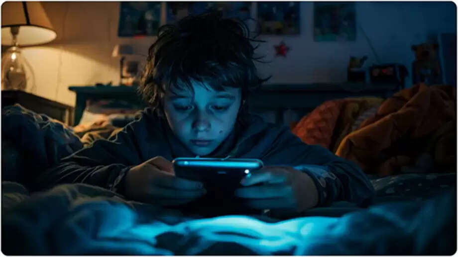 The Hidden Health Risks of Late-Night Mobile Phone Use