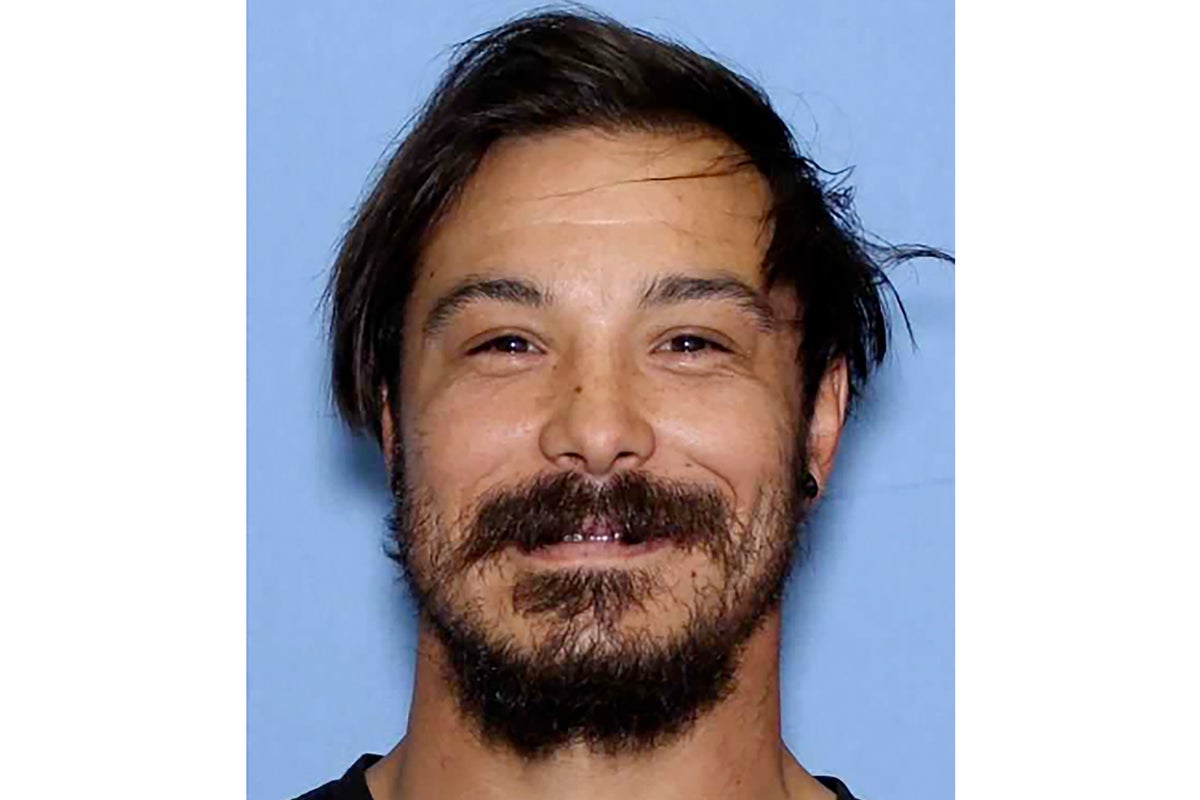 Hallan restos que podrían ser de Travis Decker, buscado por la muerte ...