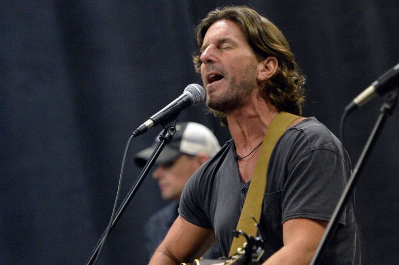 Grammy Award winning singer dies in horror plane crash