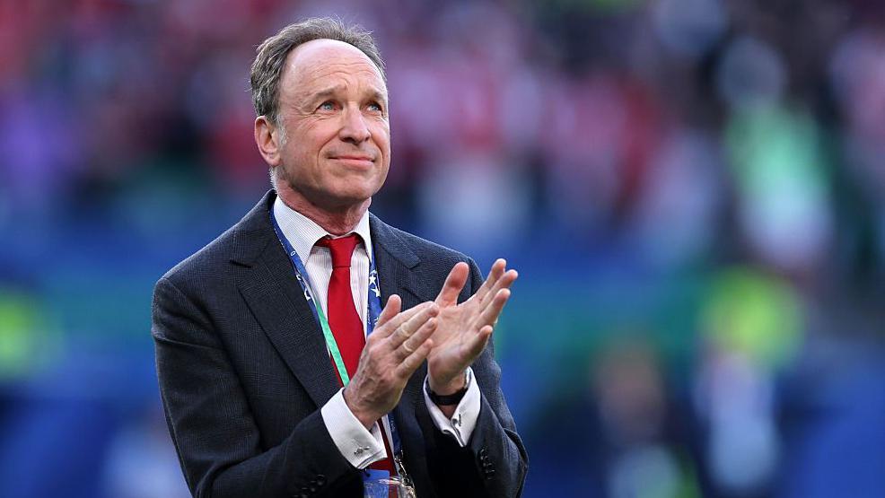 Arsenal vice-chair Lewis leaves club