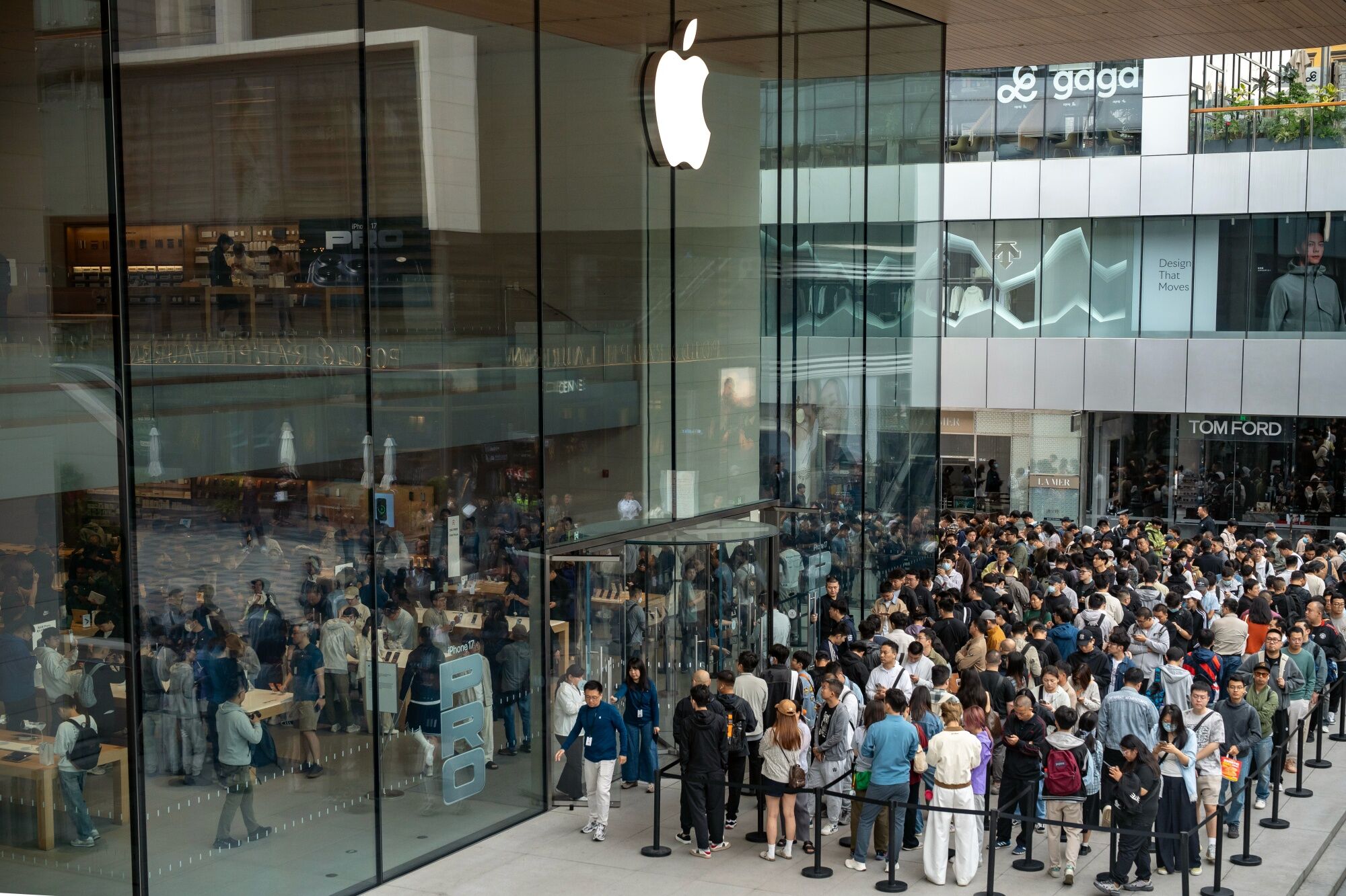 Apple’s iPhone 17 Sales Open to Strong Demand for Pro Models