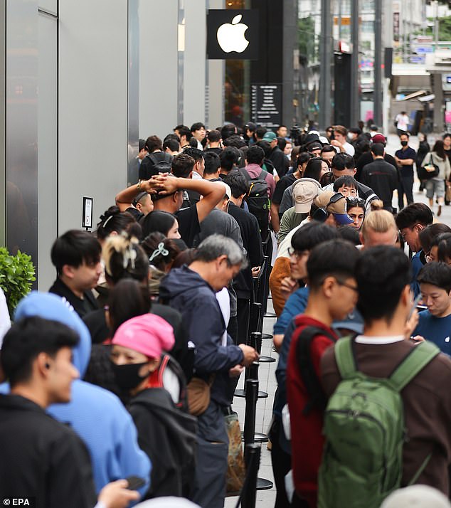 iPhone 17 goes on sale around the world: Huge queues form outside Apple ...