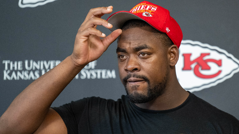 Chiefs' DT Chris Jones sets the record straight on the tush push