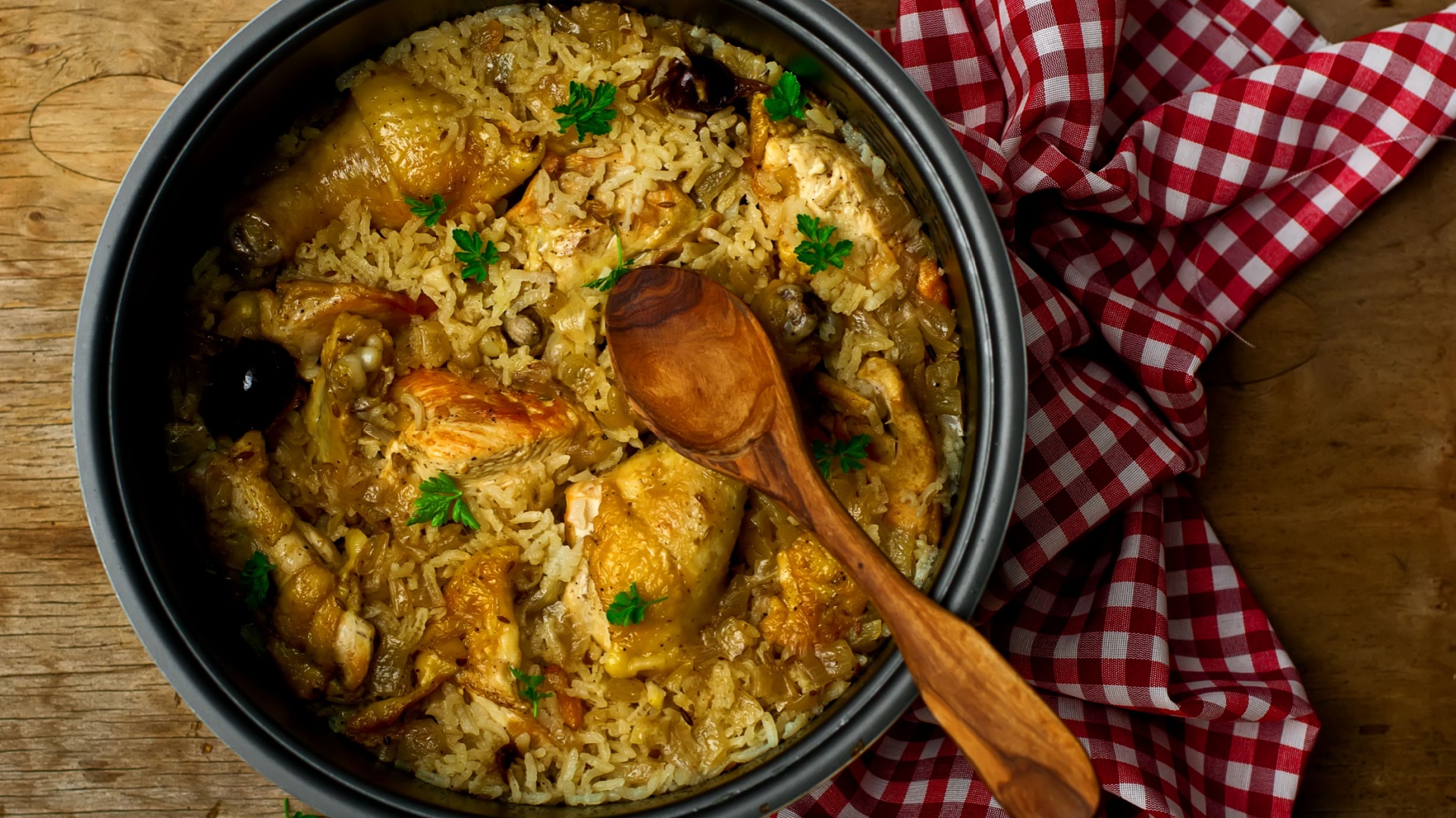 10 Easy Crockpot Dinners The Whole Family Will Love
