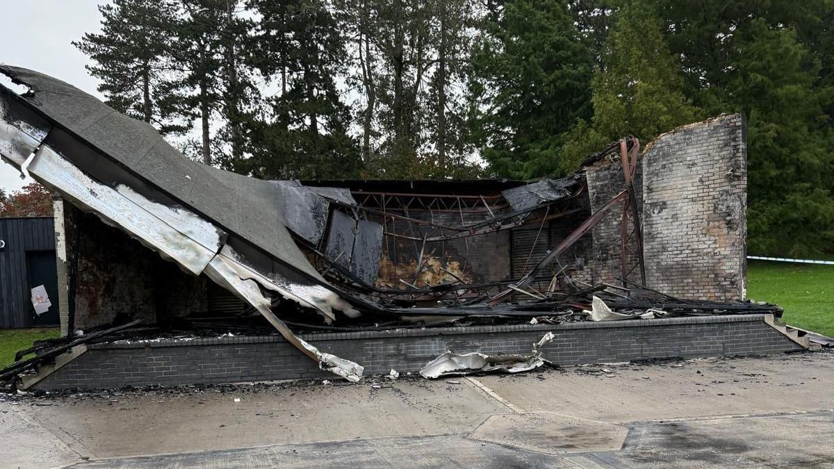 Fire destroys town's 'iconic' bandstand