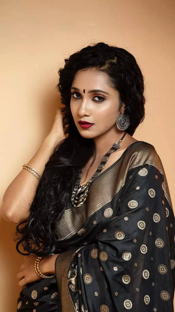 Attractive looks of Asiya Firdose