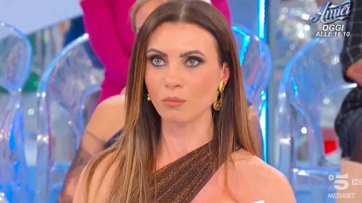 Uomini e Donne, duro sfogo di Agnese: “Con me stessa sono un disastro”