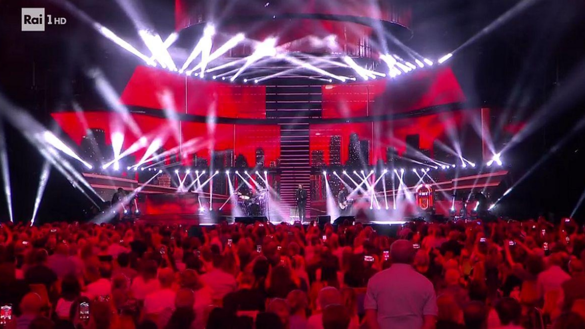 La notte delle hit, le scatenate nostalgie con Anastasia, Flashdance, Tom Hadley