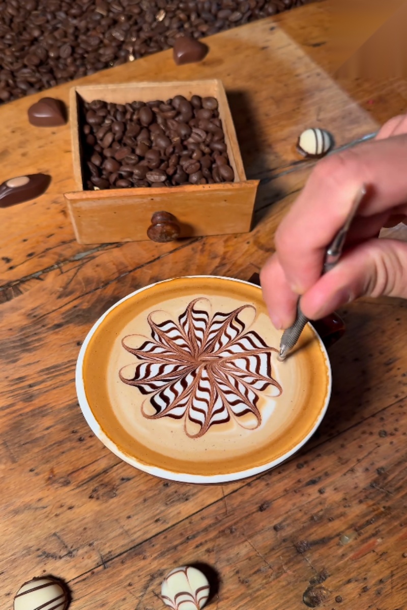 Floral pattern on coffee foam