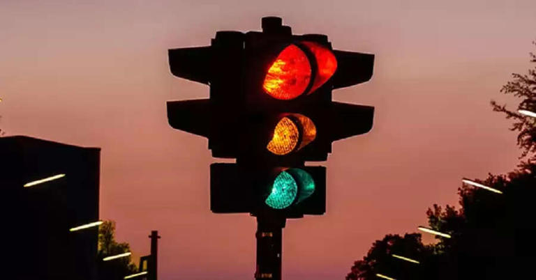 If you notice a faulty traffic signal, you can file a complaint here ...