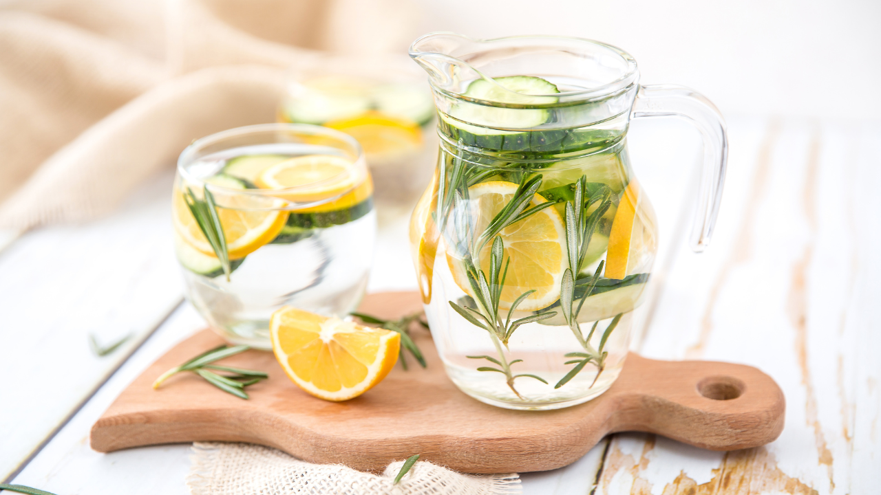 Doctor reveals 8 things we didn't know about lemon water