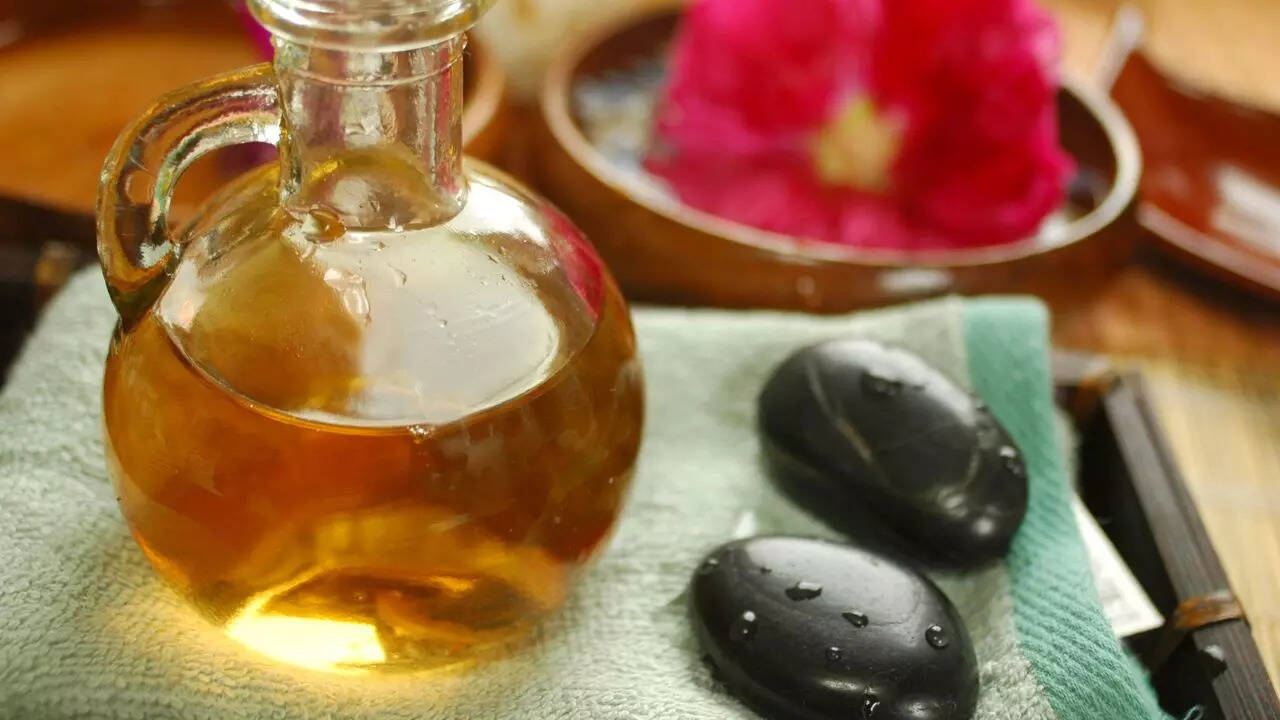The right way to oil your hair for maximum growth