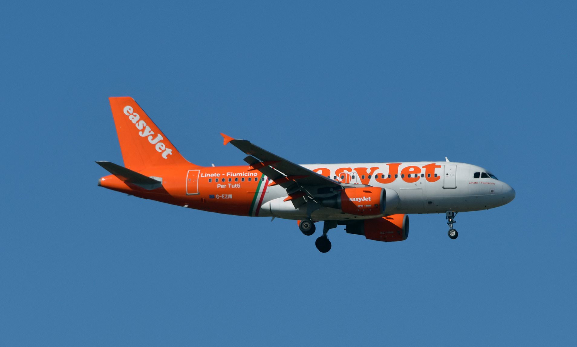EasyJet passenger dies during flight to Lanzarote