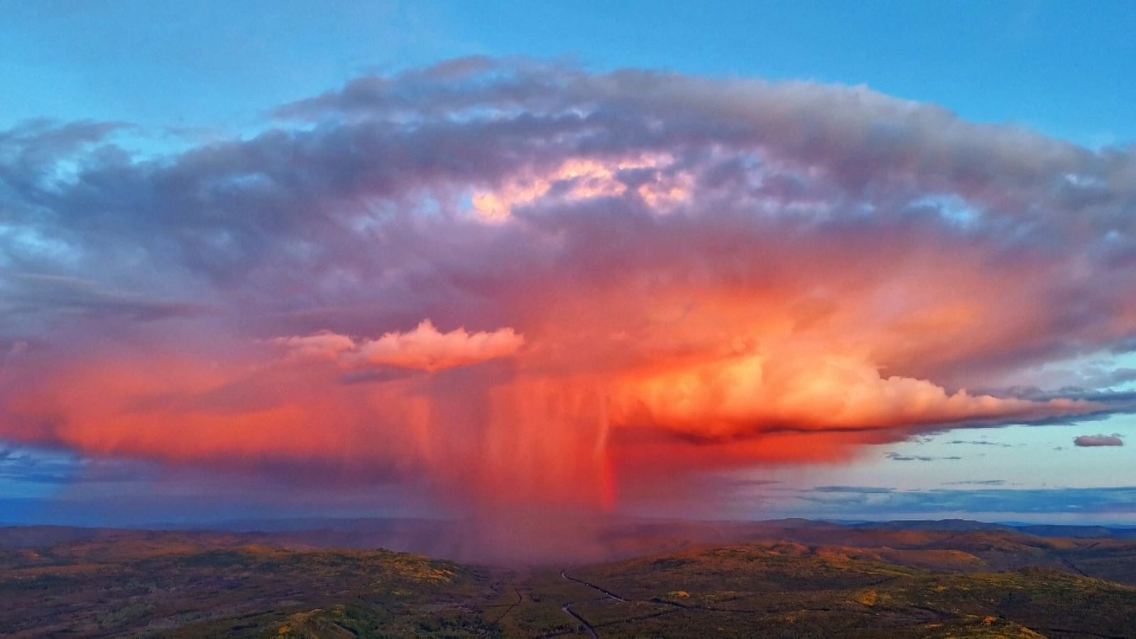 Breathtaking 'red mushroom' cloud dazzles