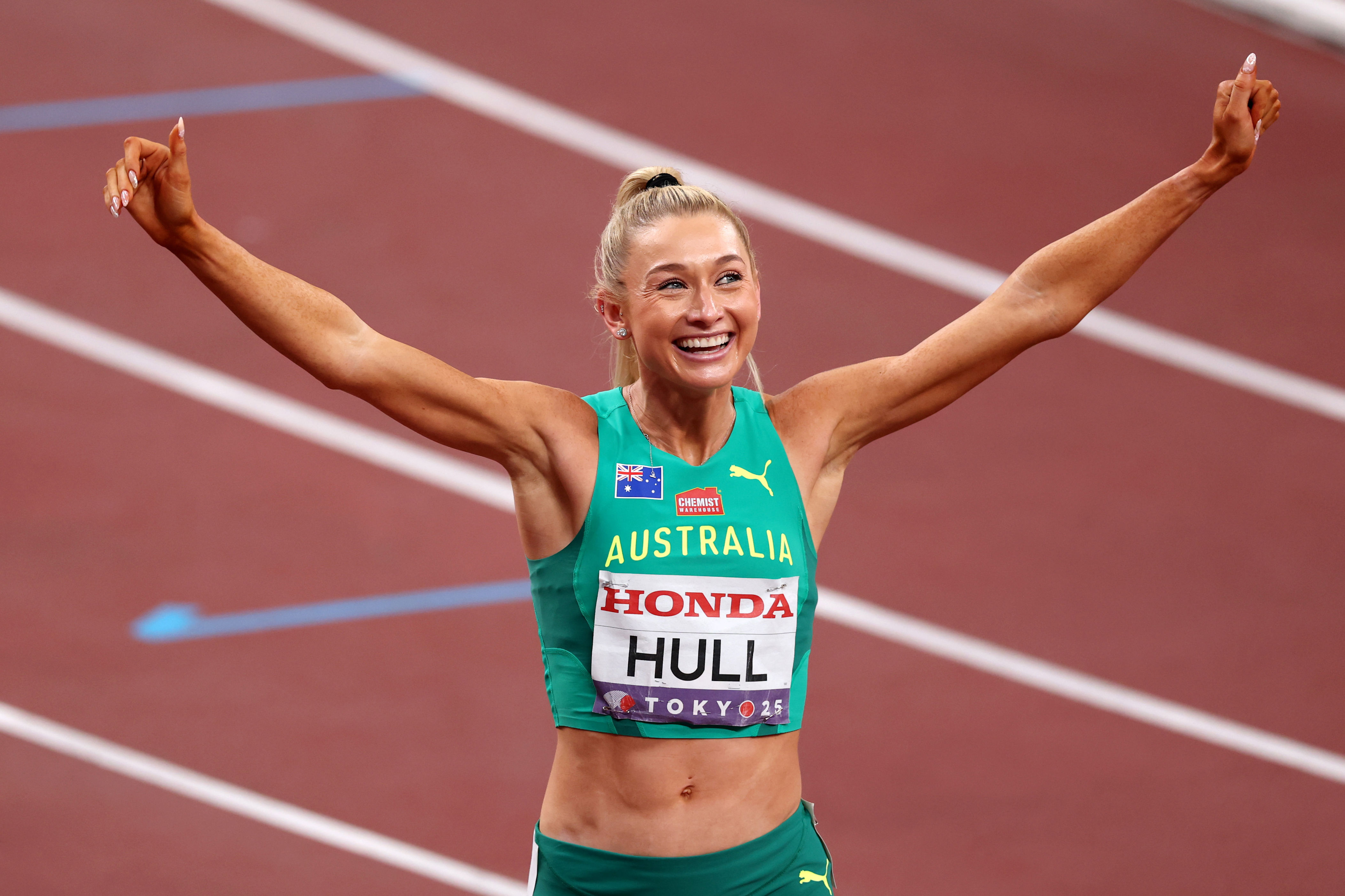 Hull shatters Aussie record as 'dramatic' week rolls on