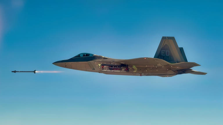 F-22 ‘Super’ Raptor vs. JAS 39 Gripen Fighter: Who Wins Summed Up In 2 ...