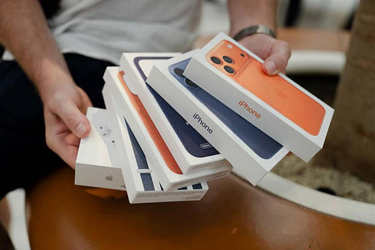 Apple iPhone 17 hits UK shelves as giffgaff unveils £23 deal to rival ...