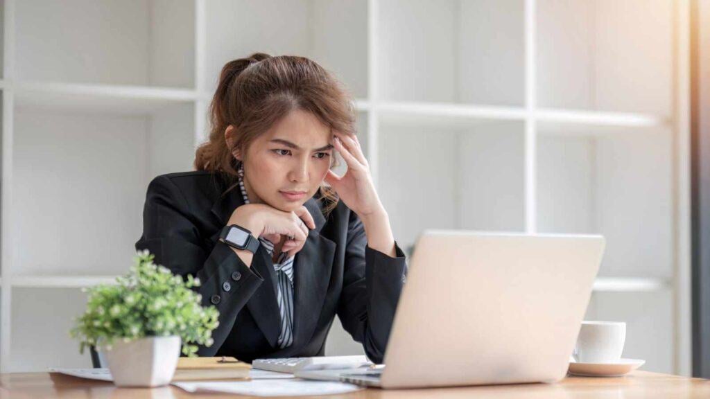 9 things people who aren't very smart tend to think are clever