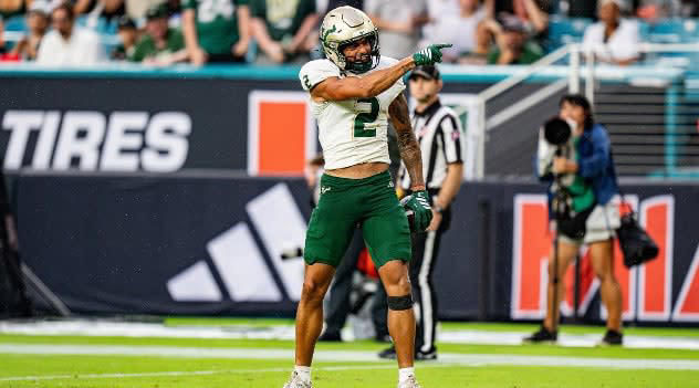 USF Receiver Chas Nimrod Relaxes By Spending Time With His Furry Friend ...