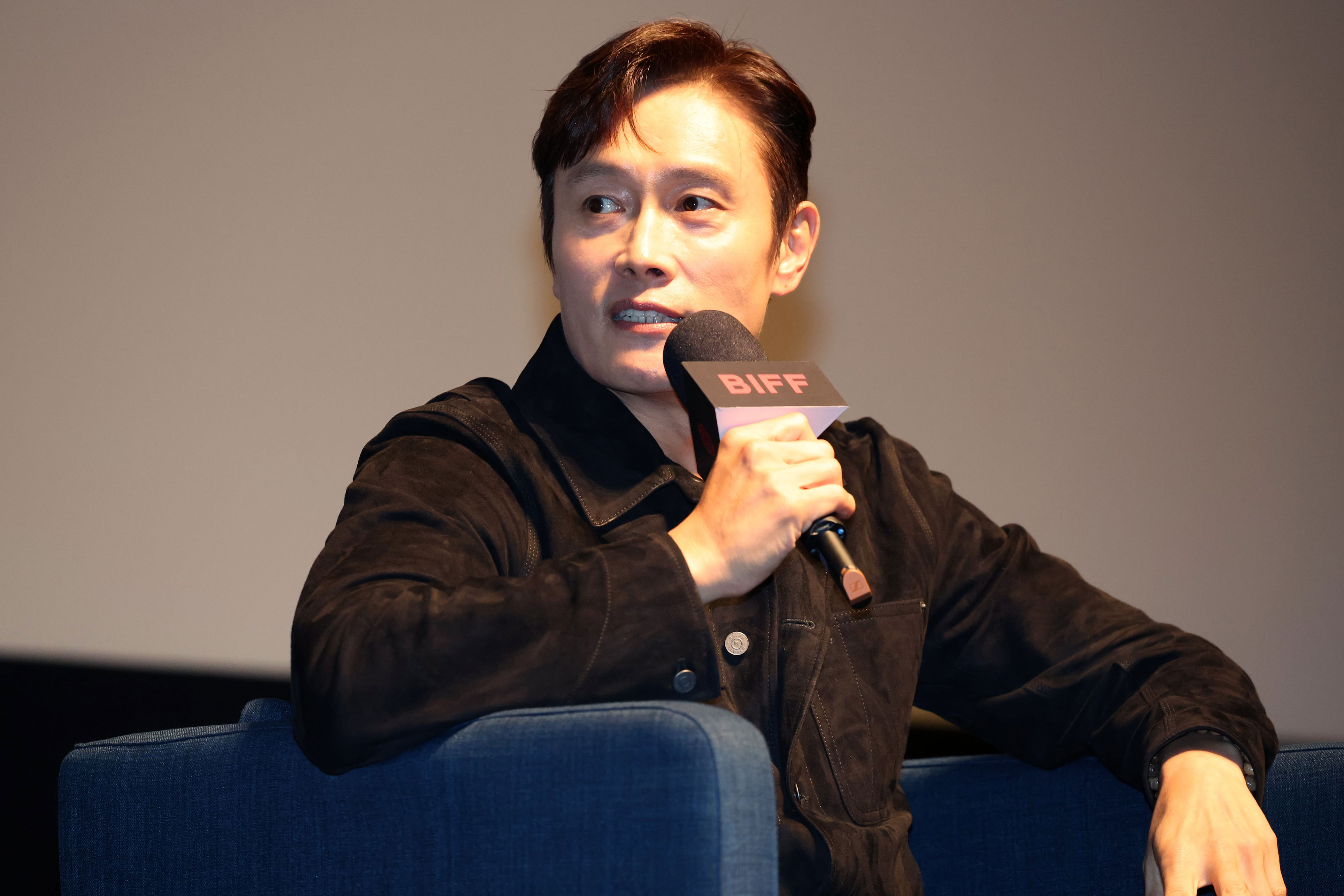 Lee Byung-hun's 'Eh, Whatever' Hit Selection Strategy