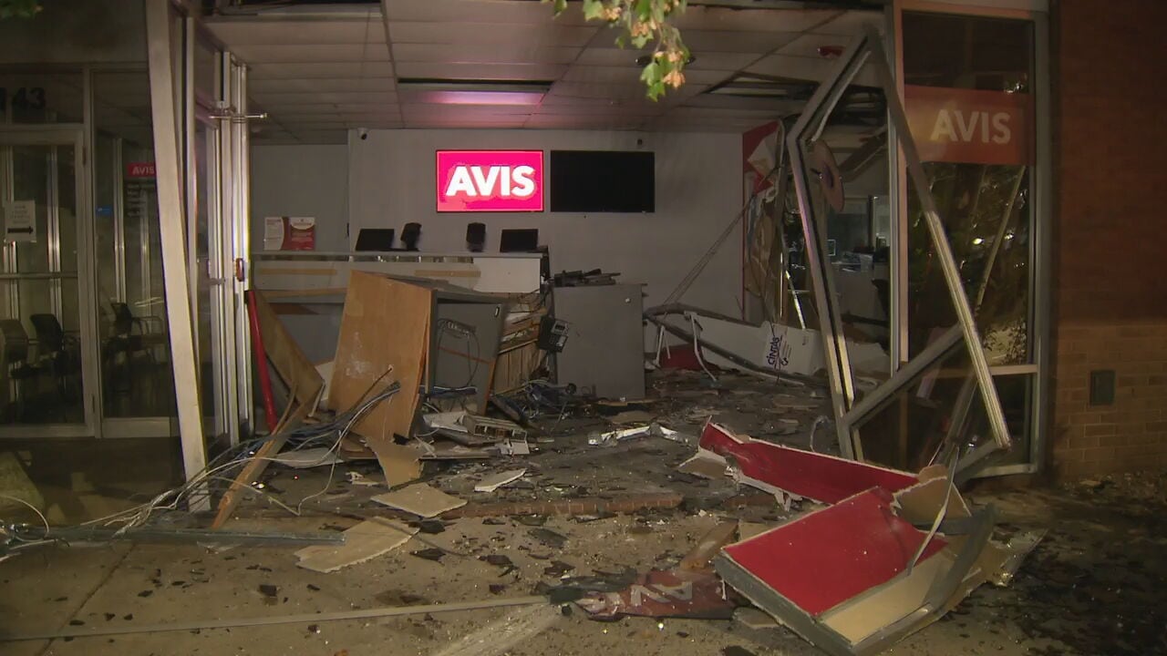 Car crashes into rental car office during GSP chase