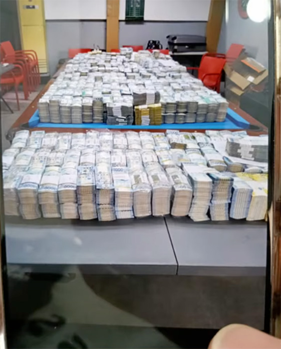 How large and heavy are millions of pesos?