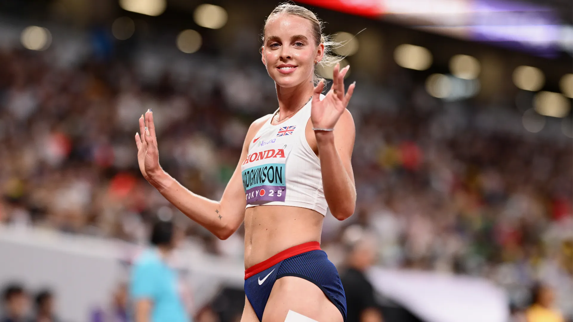 Keely Hodgkinson sourit : la reine remet les pendules à l'heure. Les photos.