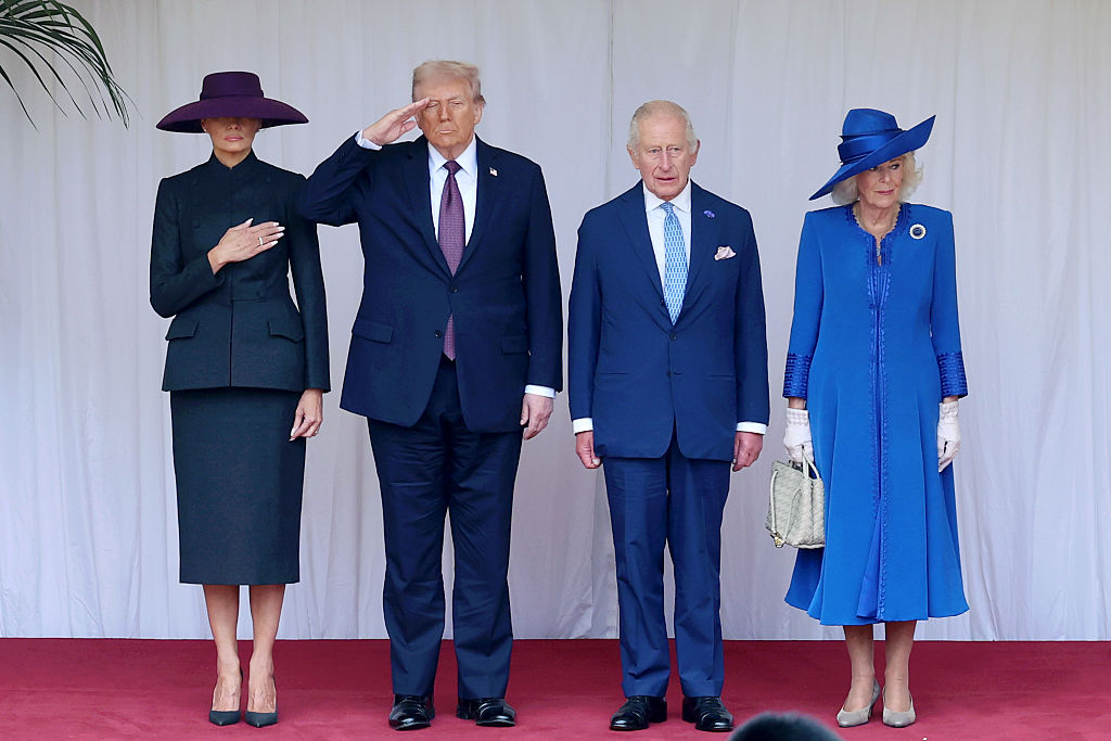 ‘Dumbo and Lampshade’: Gavin Newsom’s Team Roasts Viral Photo of Trump ...