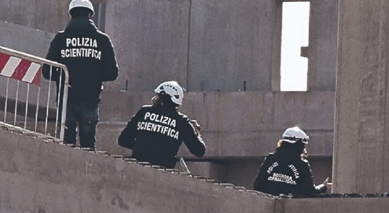 Cadavere ritrovato in un cantiere con ferite al corpo e alla testa: tra ...