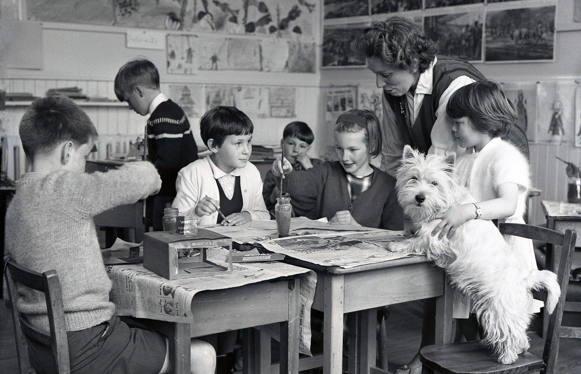 Incredible vintage photos show what British classrooms used to look like
