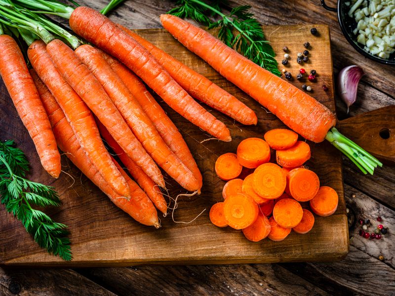 8 Vegetables Nutritionists Recommend Eating Raw