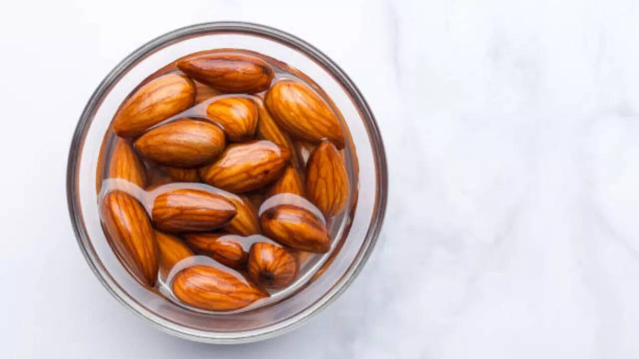 5 reasons why soaking almonds makes them healthier and nutritious