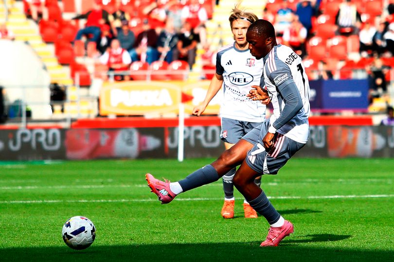 Carlos Mendes Gomes returns from being Exeter City's 'forgotten man'