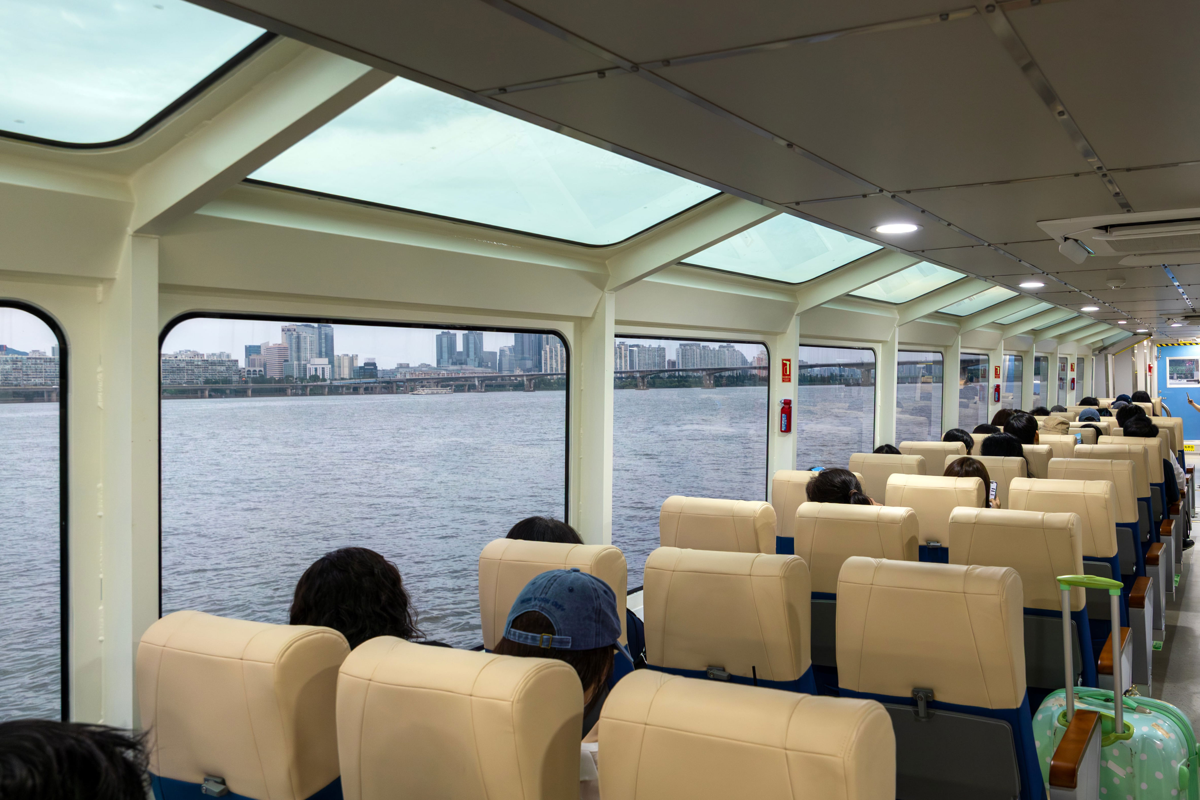Han River bus rides: 3,000 won happiness in Seoul