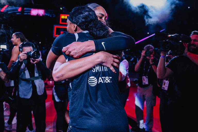 Stunning Game 3 finish carries Aces to WNBA semifinals — PHOTOS