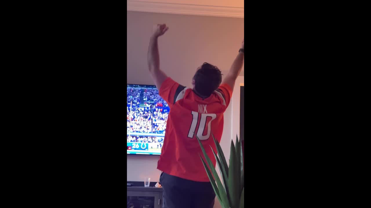 Broncos fan’s celebration cut short by penalty — Boyfriend’s TikTok ...