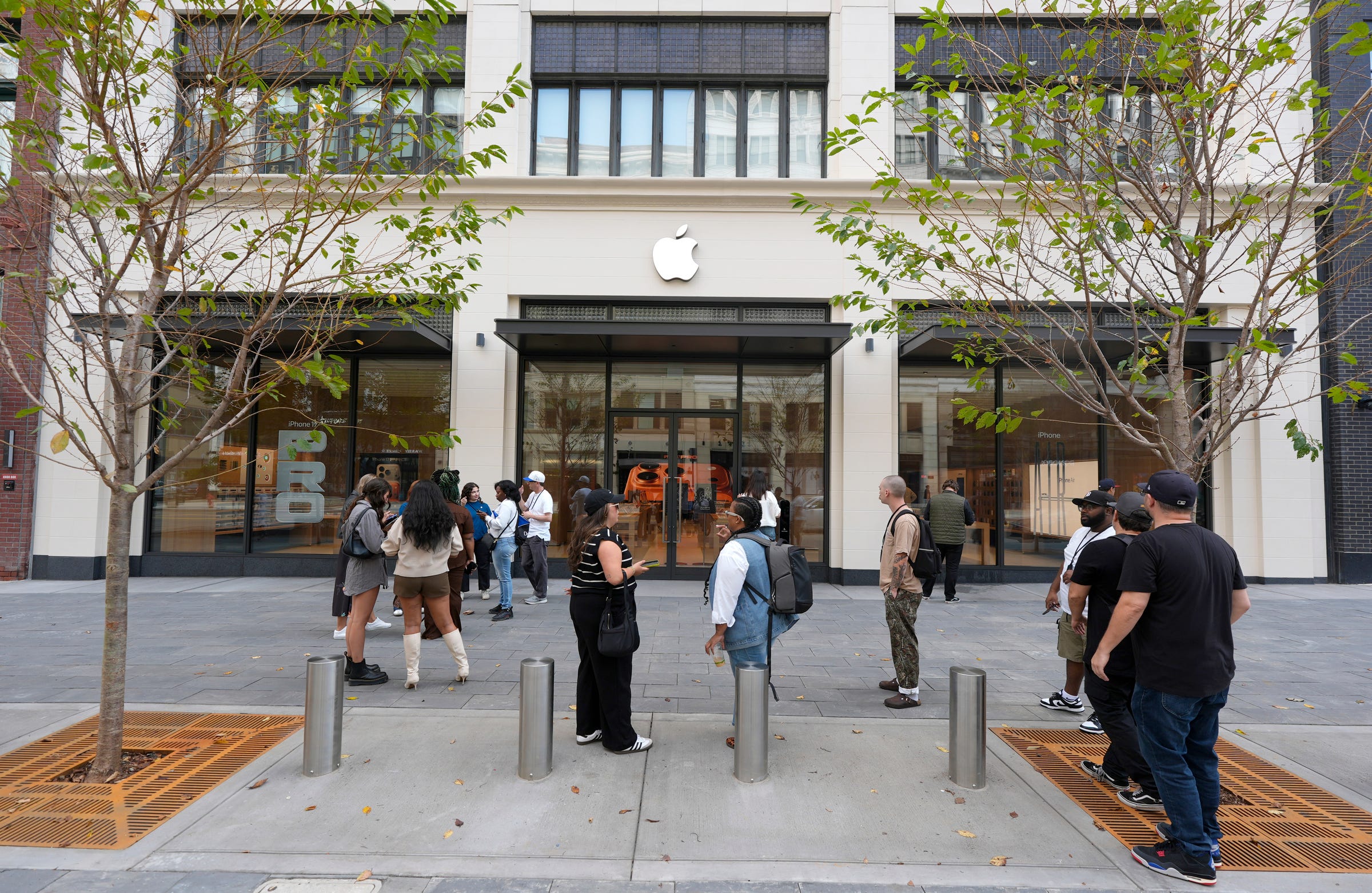 Downtown Detroit Apple Store opens after years of waiting