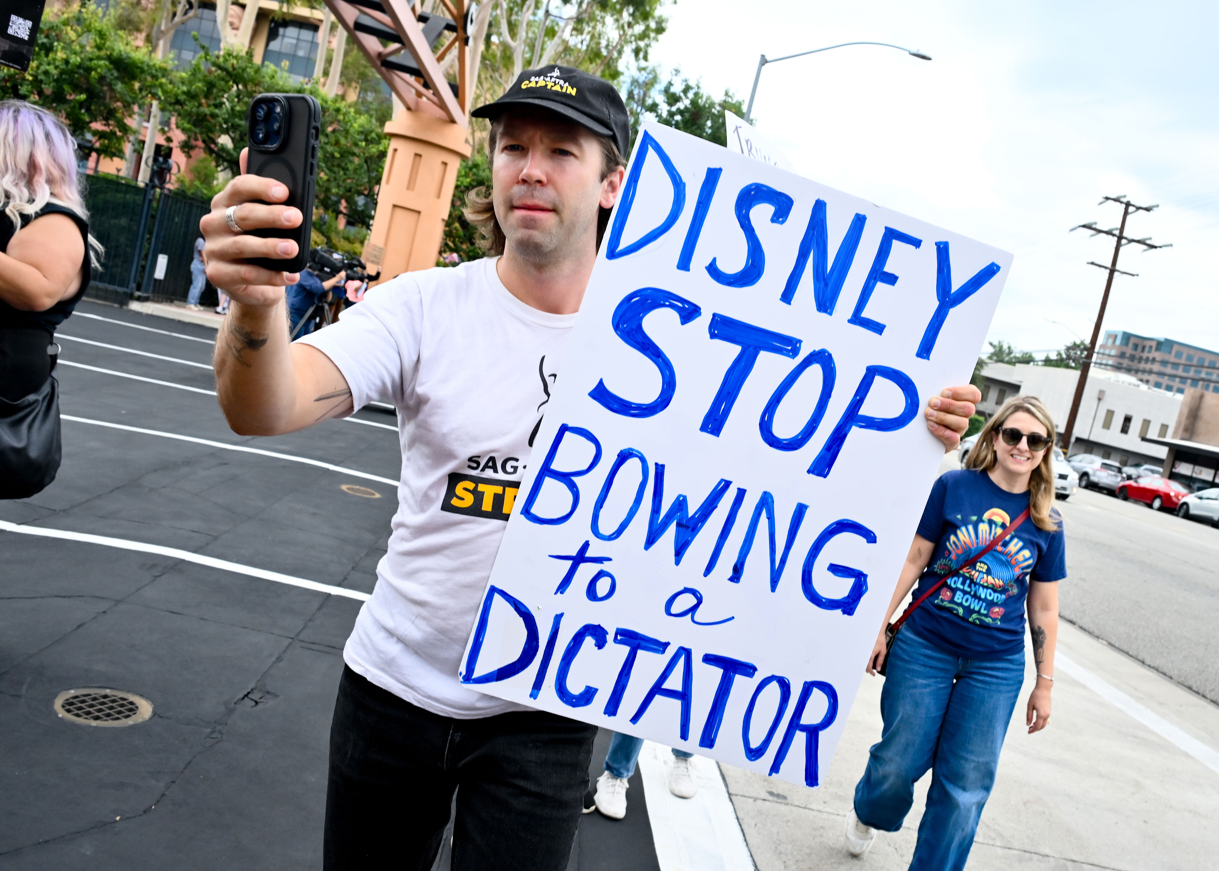 People are boycotting Disney, ABC after Jimmy Kimmel's suspension: 'Hit ...