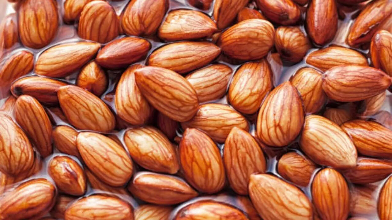 5 reasons why soaking almonds makes them healthier and nutritious