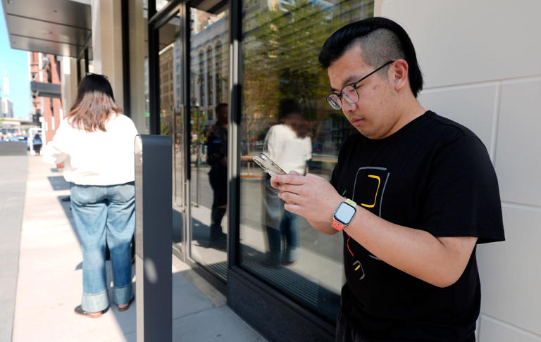 Downtown Detroit Apple Store opens after years of waiting