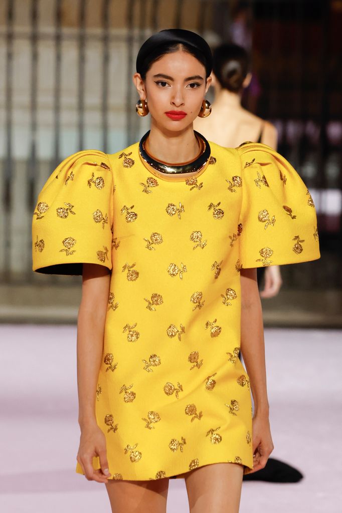 Carolina Herrera captura la esencia de Madrid en un desfile único