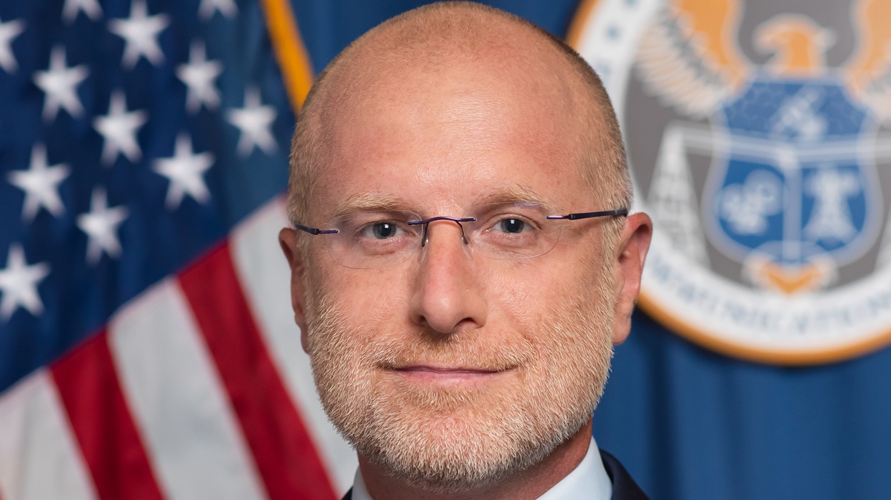 Conservative Ex-DOJ Lawyer Slams Trump's FCC Chair, "Someone Eager to ...