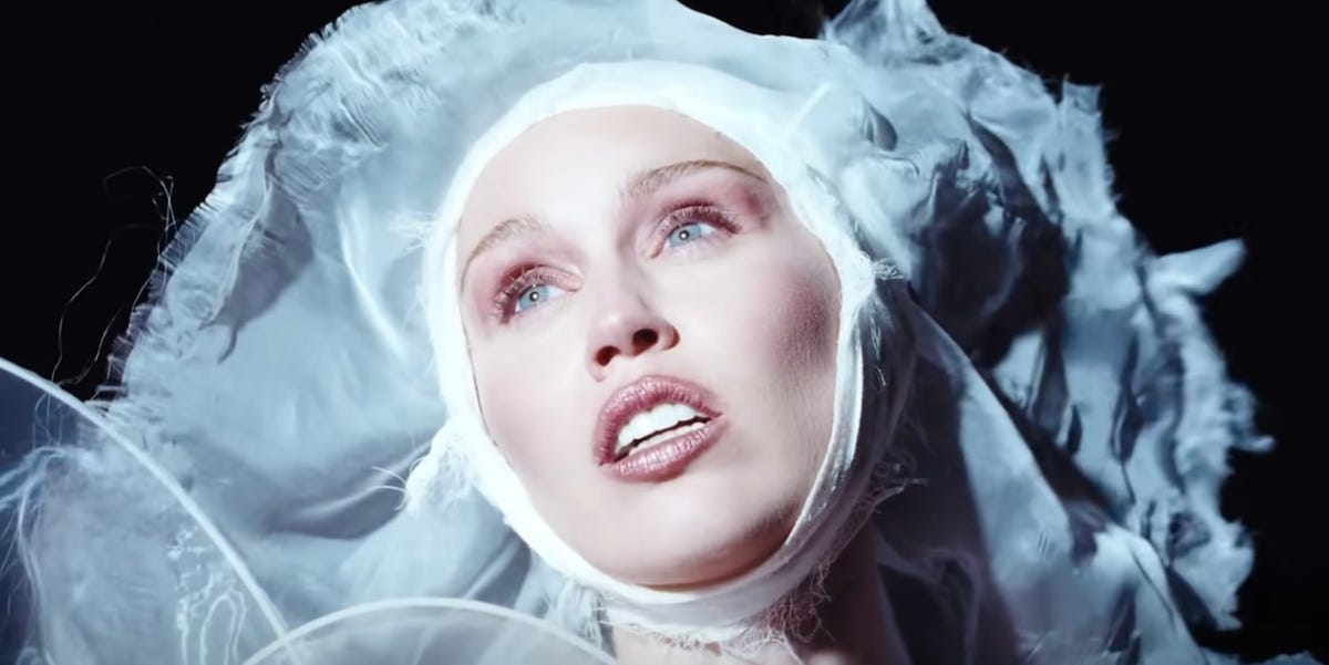 Miley Cyrus's 'Secrets' Lyrics Are a 'Peace Offering' for Dad Billy Ray ...