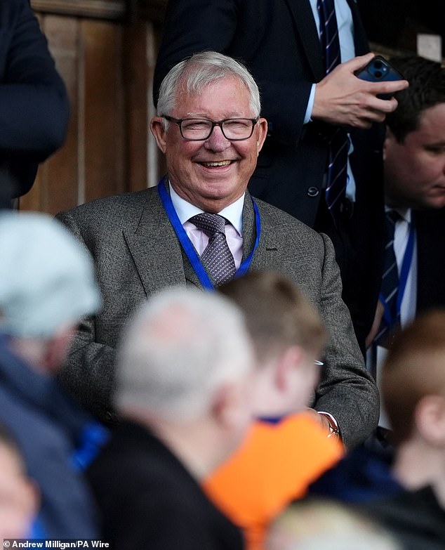 Heartwarming moment Sir Alex Ferguson, 83, dances with dementia ...