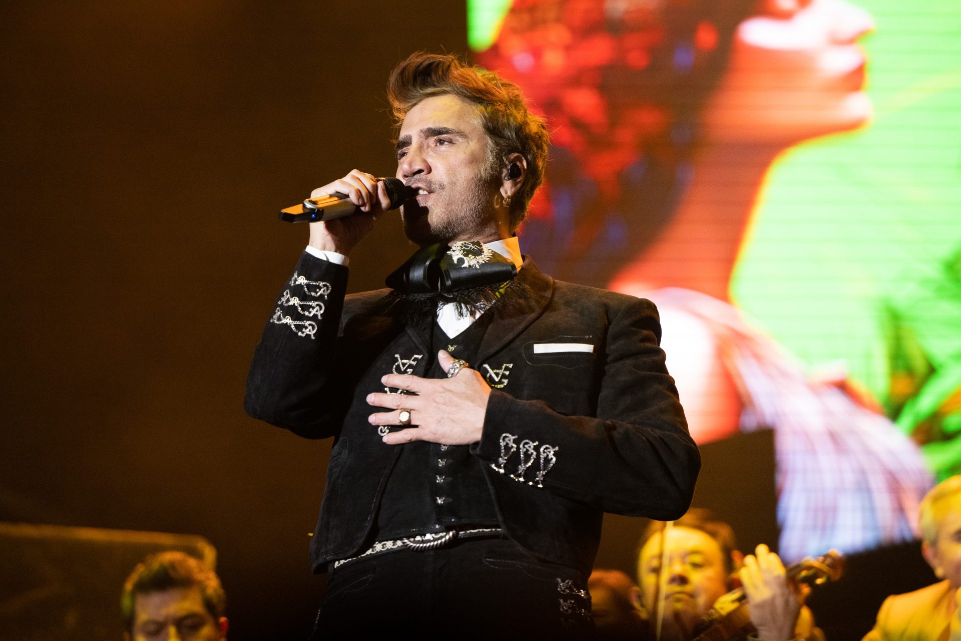 Alejandro Fernández revela su dura batalla de salud: "no podía caminar ...