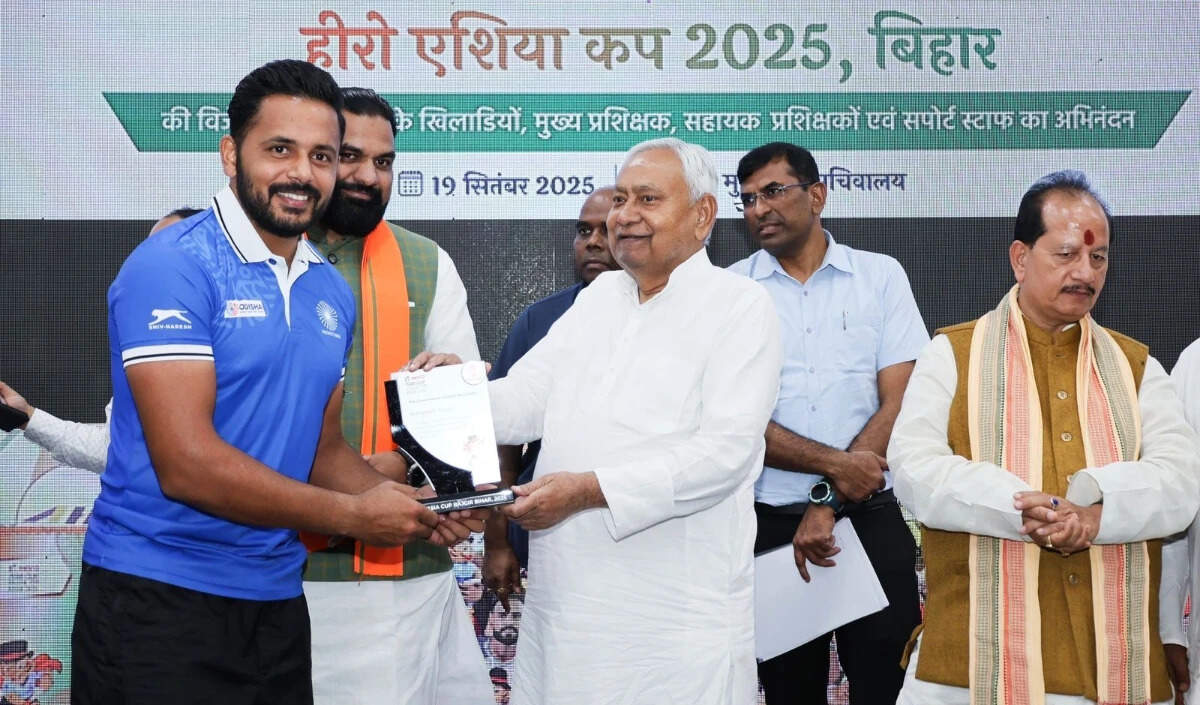 Bihar CM Honors Indian Hockey Team for Asia Cup Victory