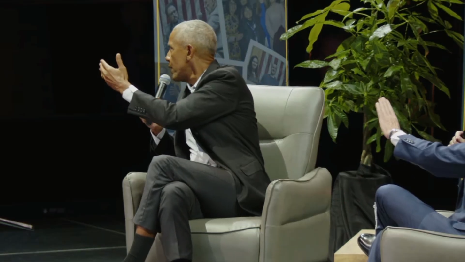 'There's No Point In Shouting At Me': Barack Obama Confronts Heckler ...