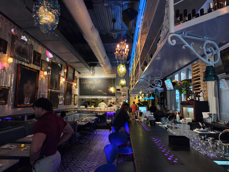 Boca Raton's Mizner Park sees another shake-up as fancy seafood tavern ...