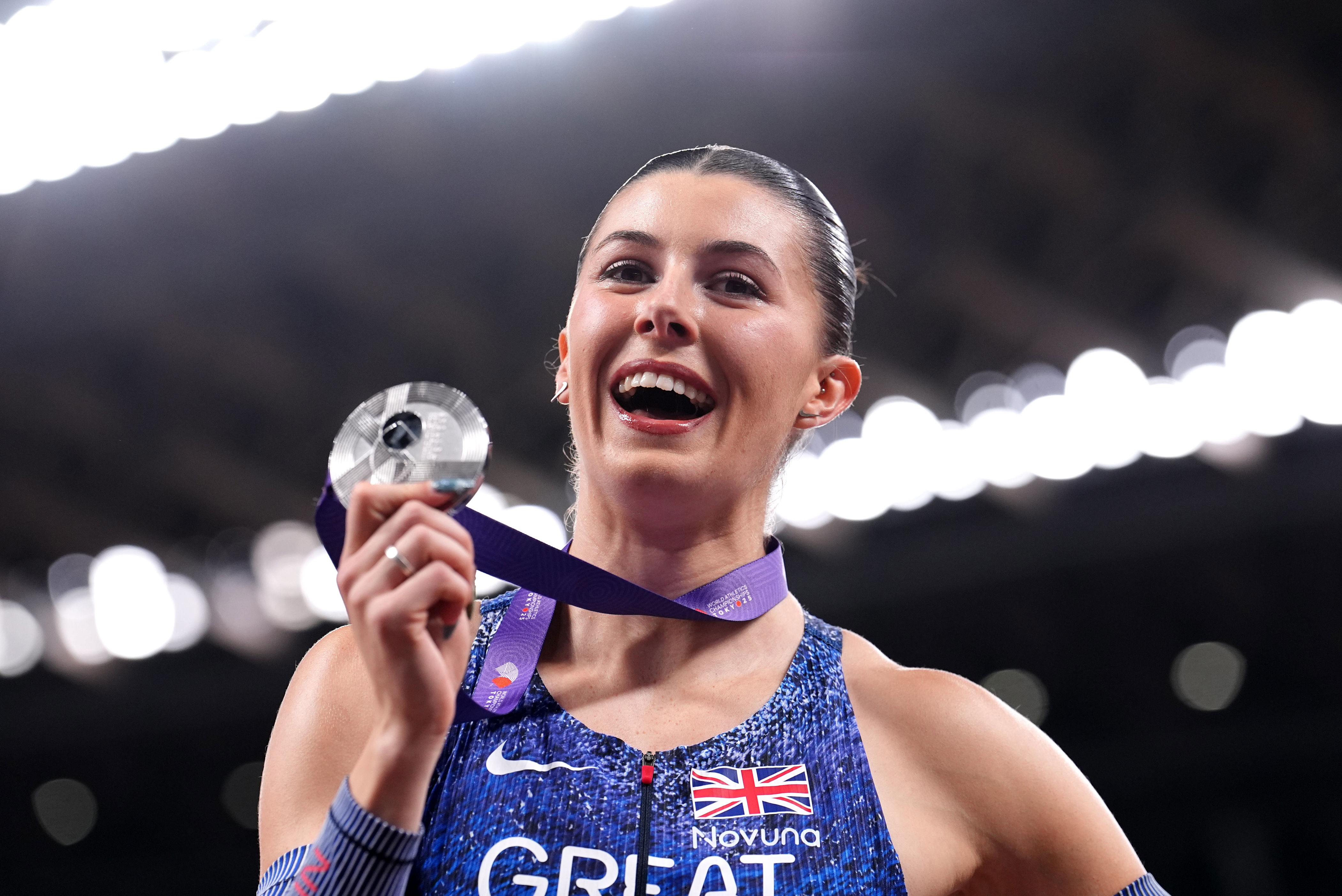 Amy Hunt wins 200m silver at World Championships in Tokyo